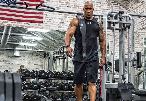 La Roca comparte su rutina semanal de entrenamiento en casa, para que ...